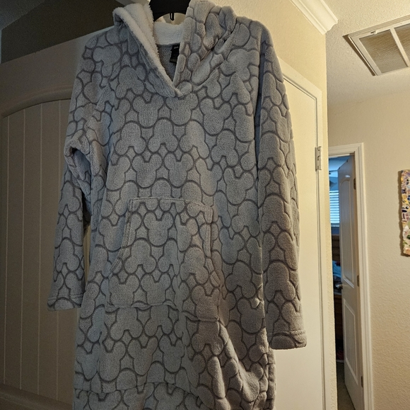 Disney | Intimates & Sleepwear | Disney Womans Large Robe Or Gown ...